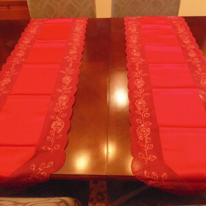 Beautiful Burgundy Red Table Runners Christmas Roses With Infused Gold ...