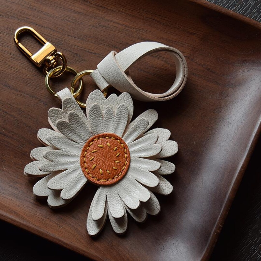 Handmade Leather,daisy Keychain,vintage Flower Bag Charm With Handle ...