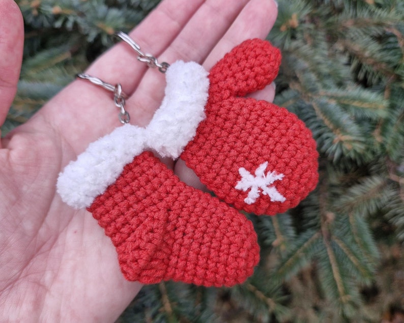 Christmas Crochet Keychain Set, Handmade Xmas Crochet Keychain Set ...