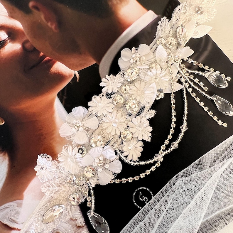 Adjustable 3D Flower Wedding Garter for Bride, Whimsical Thigh Garter ...