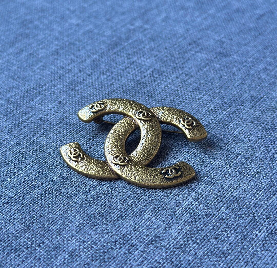 VTG CC Chanel Designer Vintage Dark Gold Bronze Brooch Steel Spell Out ...