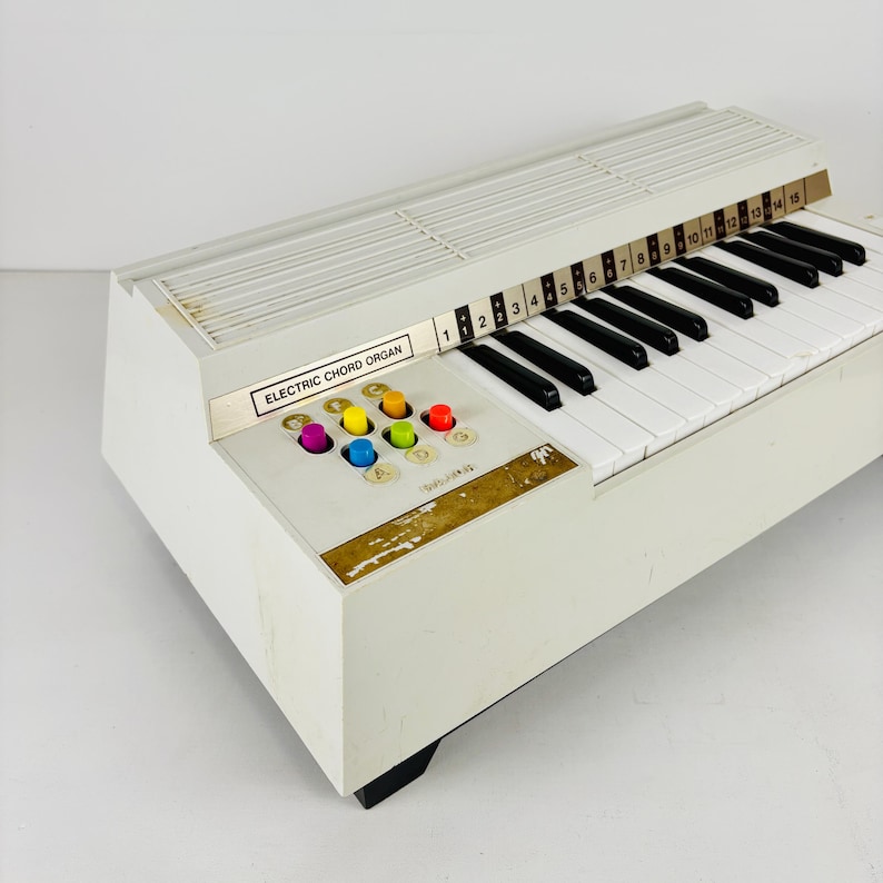 Vintage 1960s Magnus Electric Chord Organ, 6 Major Chords / 15 Keys ...