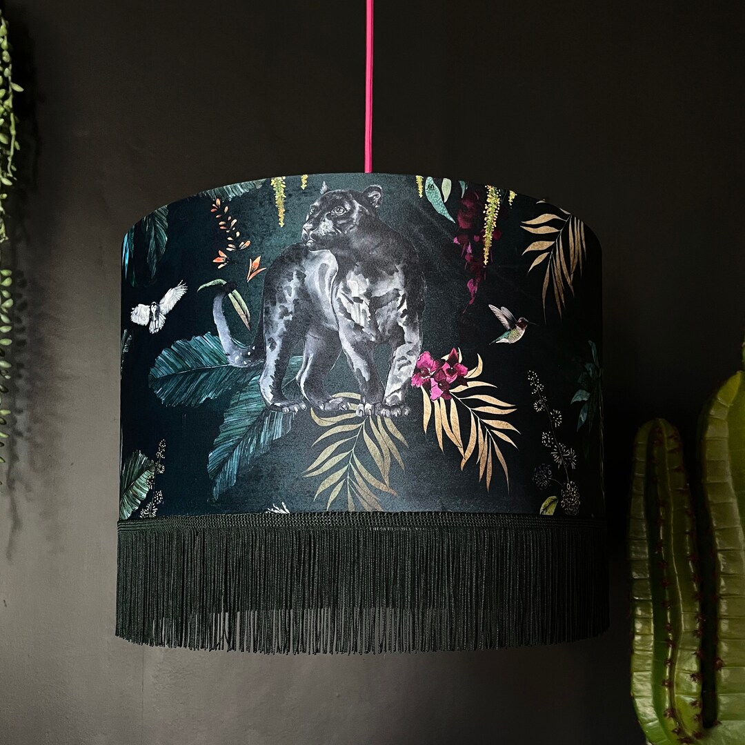 Handgefertigter Deadly Night Shade Panther Lampenschirm mit Fransen in ...