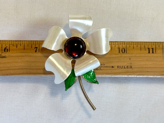 Large vintage resin brooch - gold tone metal, pearl p… - Gem