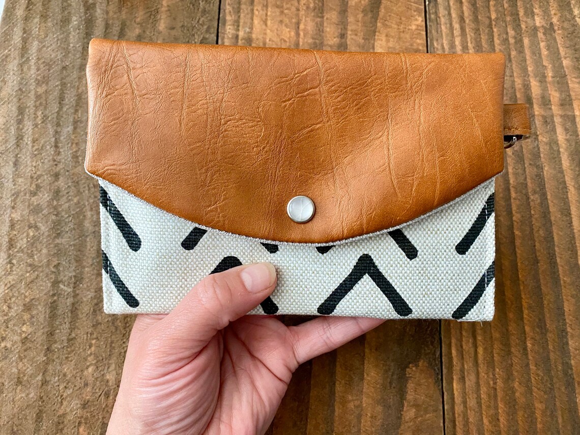 Small Snap Clutch With Swivel Clasp in Coral Floral in Linen - Etsy