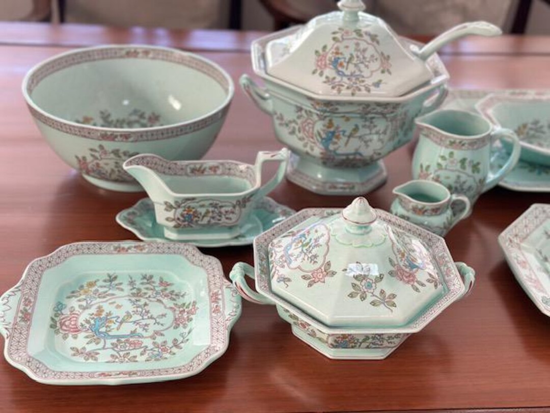 Complete 140-piece English Dinnerware Set, Breakfast and Dinner Service ...