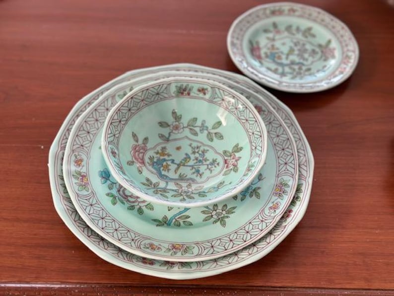 Complete 140-piece English Dinnerware Set, Breakfast and Dinner Service ...