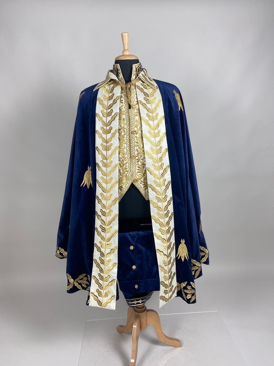 Men's Rococo Costume Suit: Embroidered Velvet Cape, 18th Century Attire ...