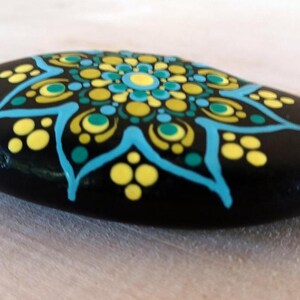 Small Dot-painted Mandala Rock | Hand-painted Meditation Stone | Cute ...