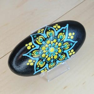 Small Dot-painted Mandala Rock | Hand-painted Meditation Stone | Cute ...