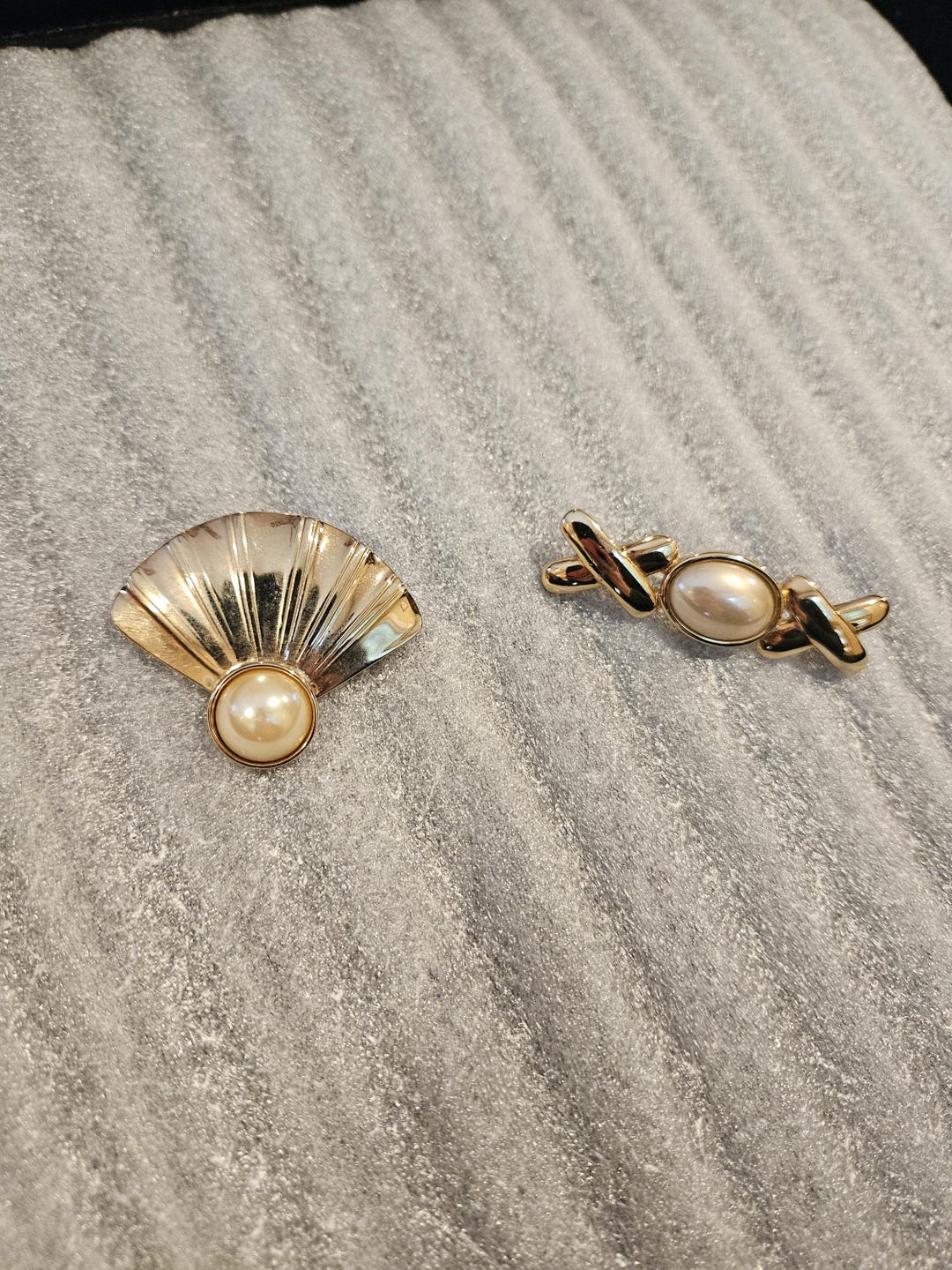 Vintage Carolee Brooch Pin Set: Gold Tone Shell & Faux Pearl XOX - Etsy