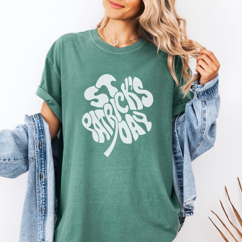 Shamrock Shirt: Women's St Patrick Day Shirt, Shamrock Shirt, Happy St ...
