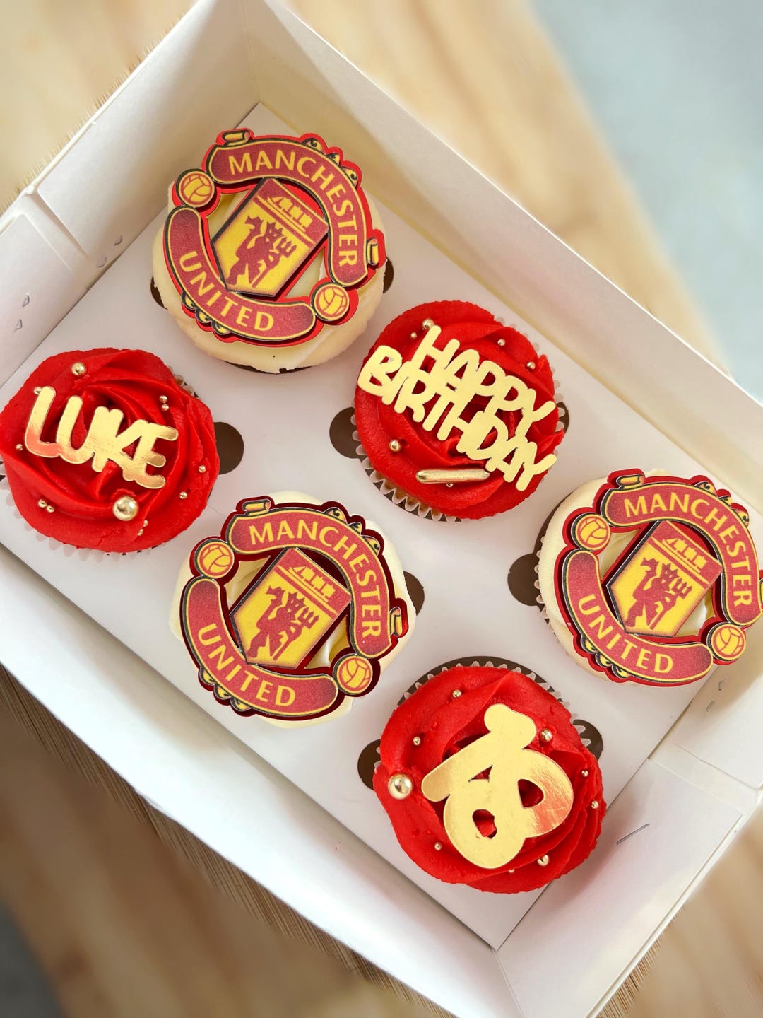 MANCHESTER UNITED Cupcake Toppers | Gold | Personalised | Set of 6 ...