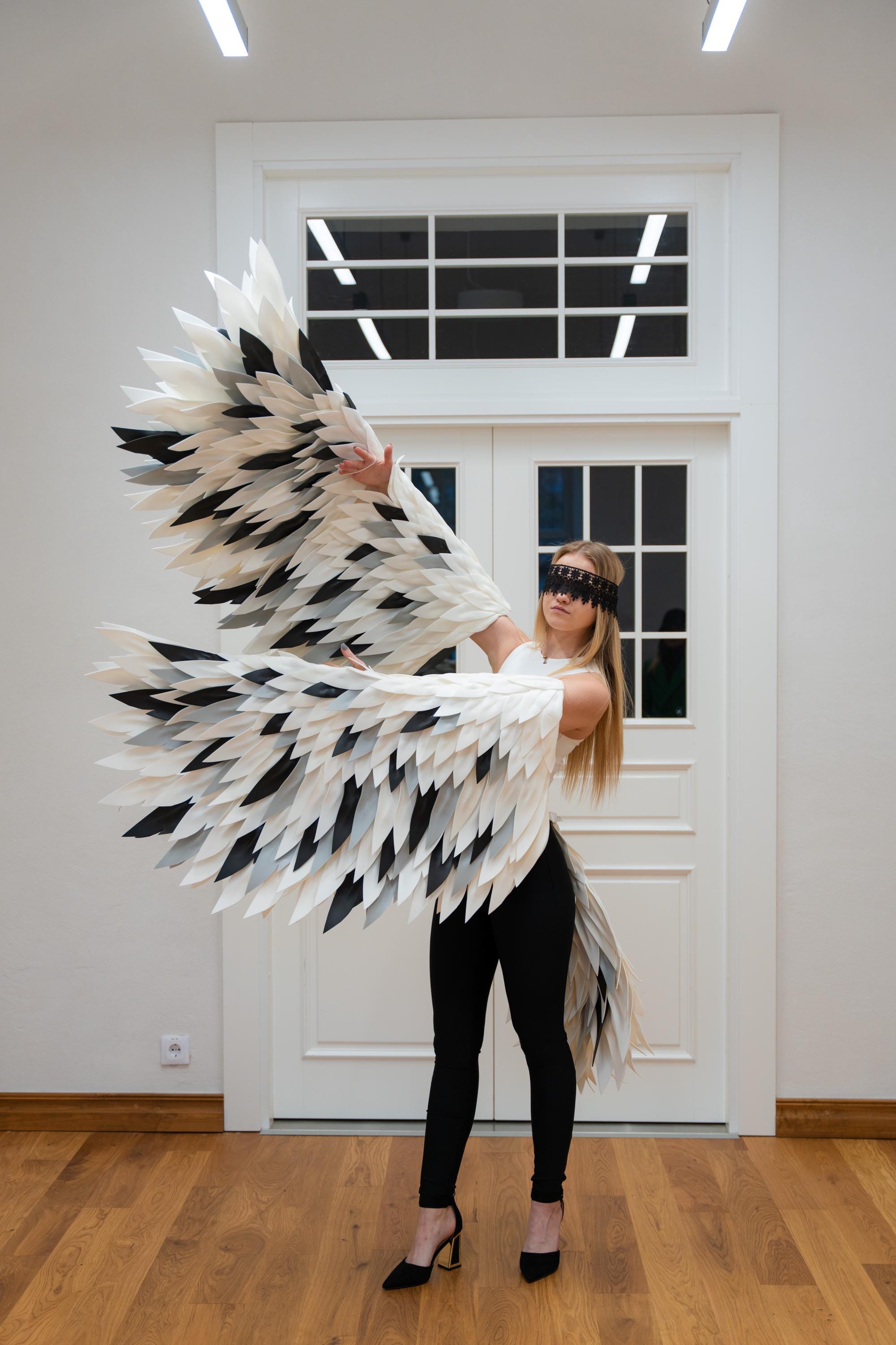Snow Owl Wings Costume With Tail: Moveable Cosplay Bird Wings - Etsy