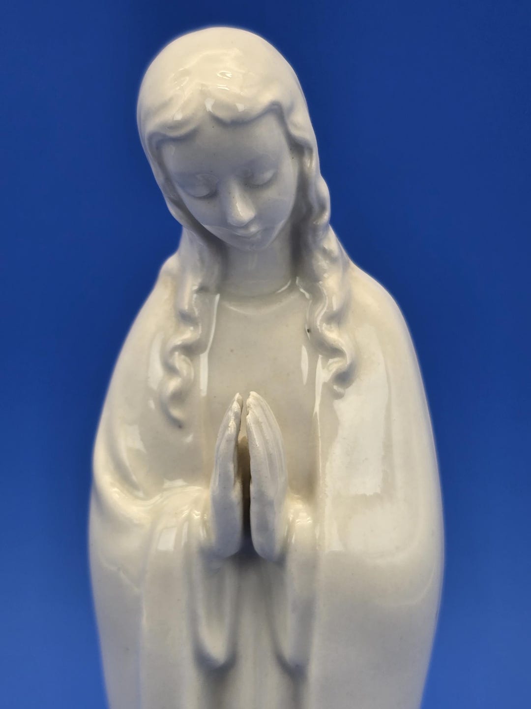 White Porcelain Virgin Mary Praying Madonna Figurine Devotional ...
