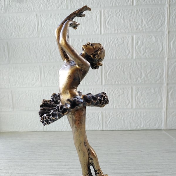 Shelf Statues - Etsy