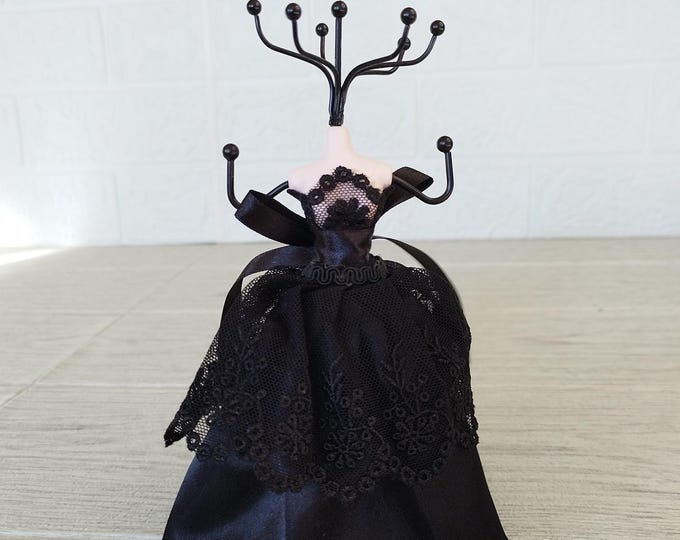 Pink Dress Mannequin Jewelry Holder, Stylish Jewelry Mannequin Stand ...