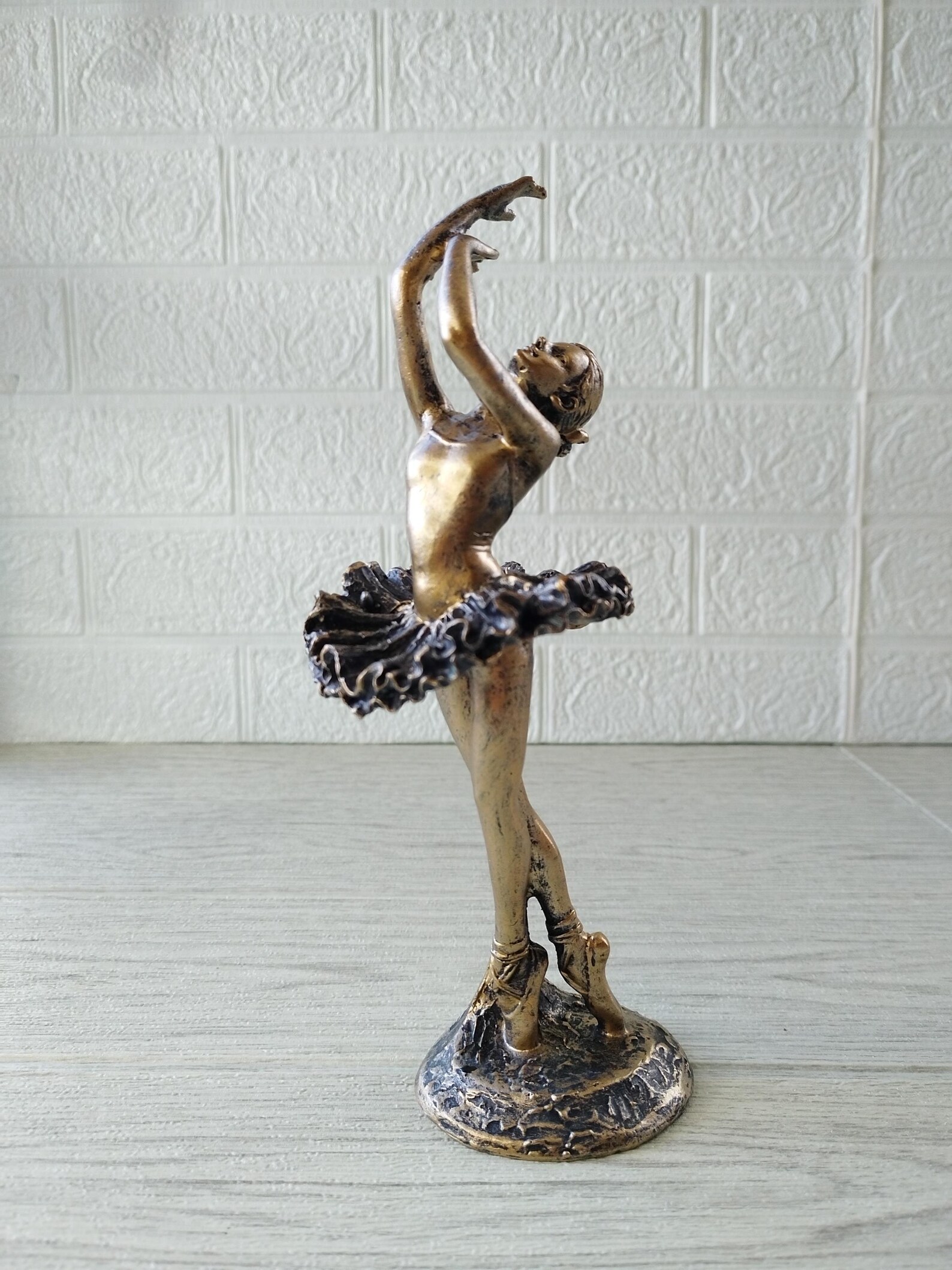 Graceful Ballerina Statue, Ballet Dancer Figurine, Elegant Ballet Decor ...