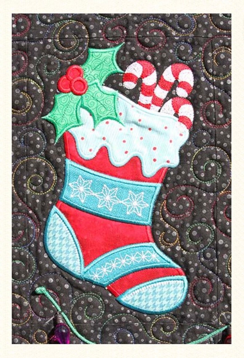 Holly Jolly Christmas Appliqué Quilt and Wall Hanging Pattern | Etsy
