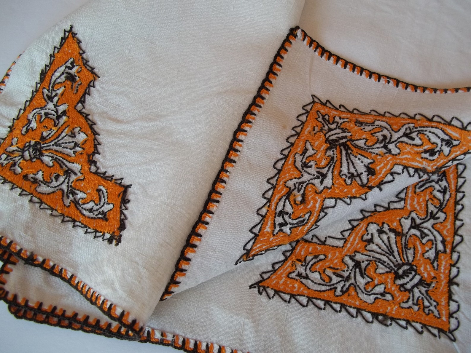 Antique Assisi Italian Embroidery design on Linen Napkin Set | Etsy