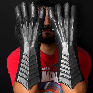Nazgûl Black Wraith Gauntlets – Gothic Nazgûl-inspired Horror Armor ...