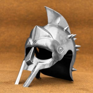 Greek Gladiator Helmet – Maximus Decimus Meridius-inspired Role-play ...