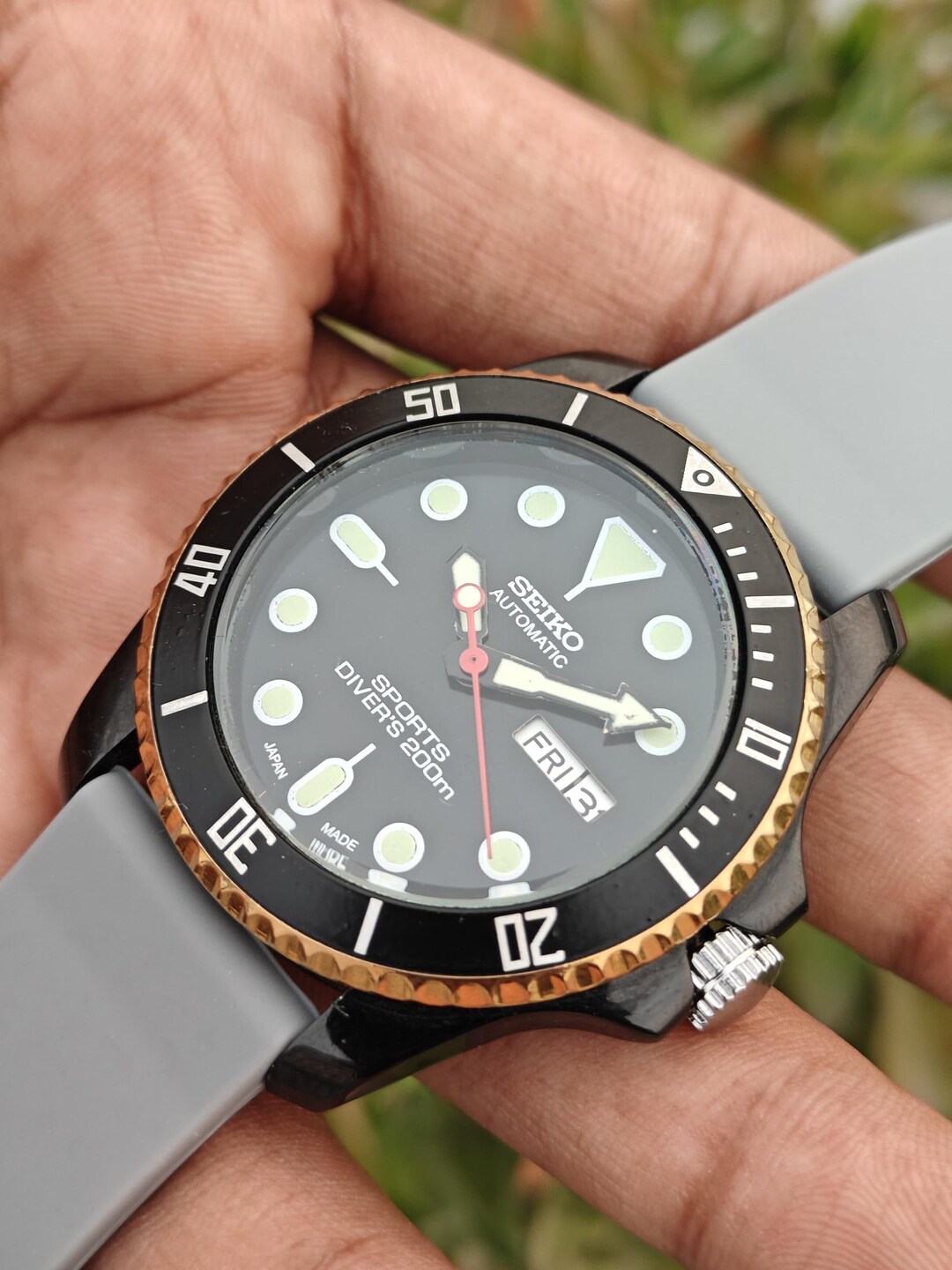 Vintage Refurbished Seiko 5 Automatic Japan Day Date Diver Style Dial ...