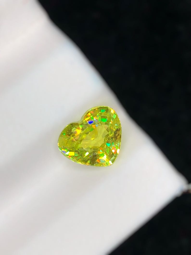 Green Sphene Gemstone: Trillion Heart Cut, Strong Fire, Rare Titanite ...