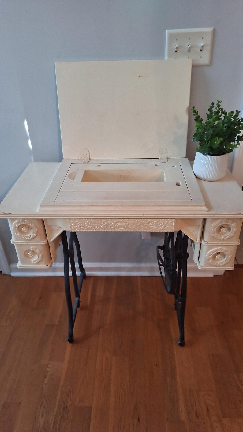 Vintage 1900s Singer Sewing Machine Table! - Etsy