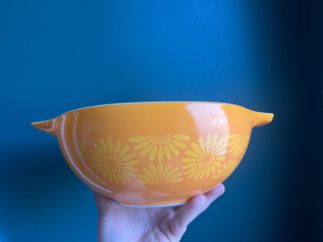 Vintage Pyrex Daisy 444 Cinderella Mixing Bowl - Etsy