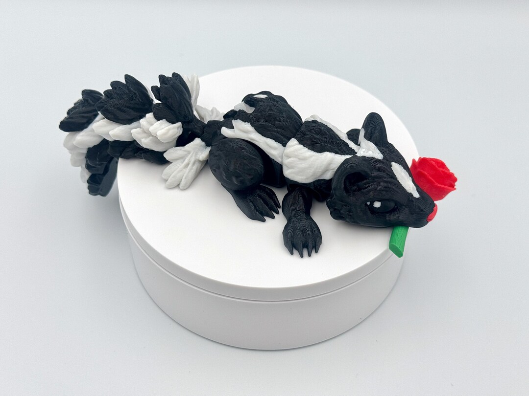 3D Printed Articulated Rose Skunk, Quirky Desk Decor - Etsy