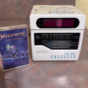 Lloyd’s Small Clock/radio (cassette Player Does Not Work) - Etsy