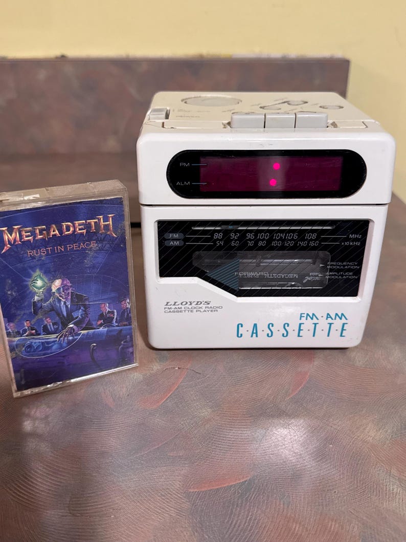 Lloyd’s Small Clock/radio (cassette Player Does Not Work) - Etsy