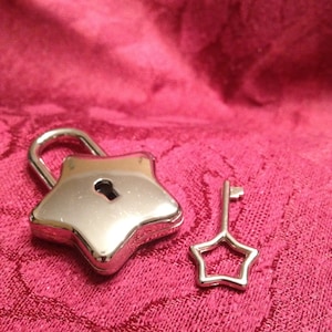 Chain Choker With Working Star-shaped Padlock - Etsy