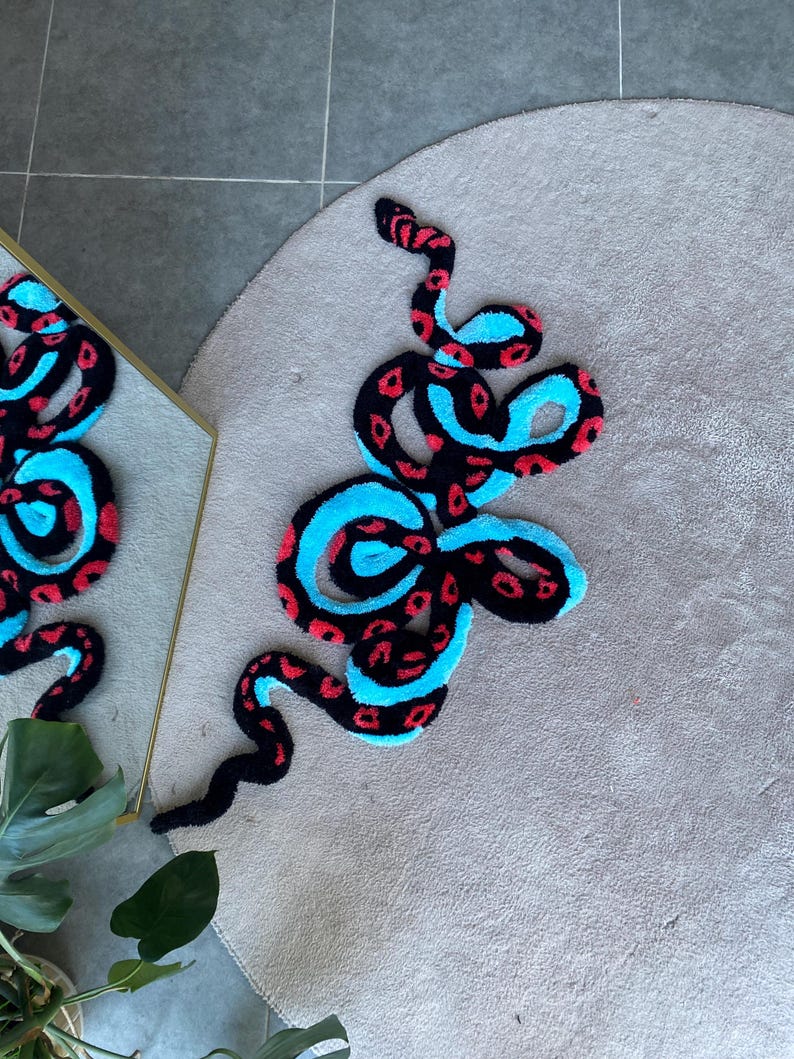 Snake Design Tufted Rug - Unique Animal Floor Mat, Geometric Snake Rug ...