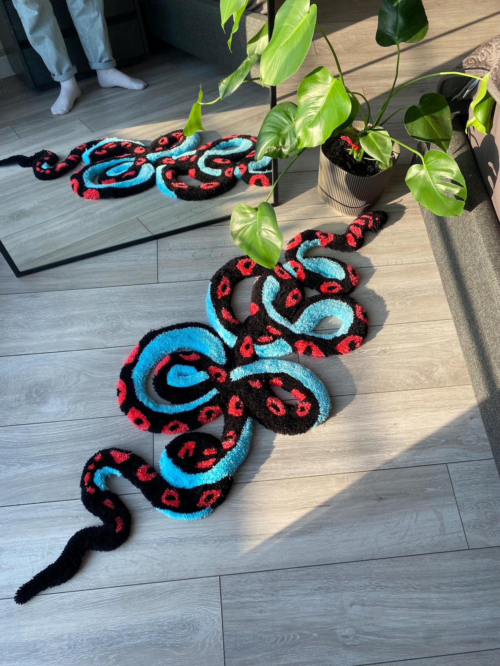 Snake Design Tufted Rug - Unique Animal Floor Mat, Geometric Snake Rug ...