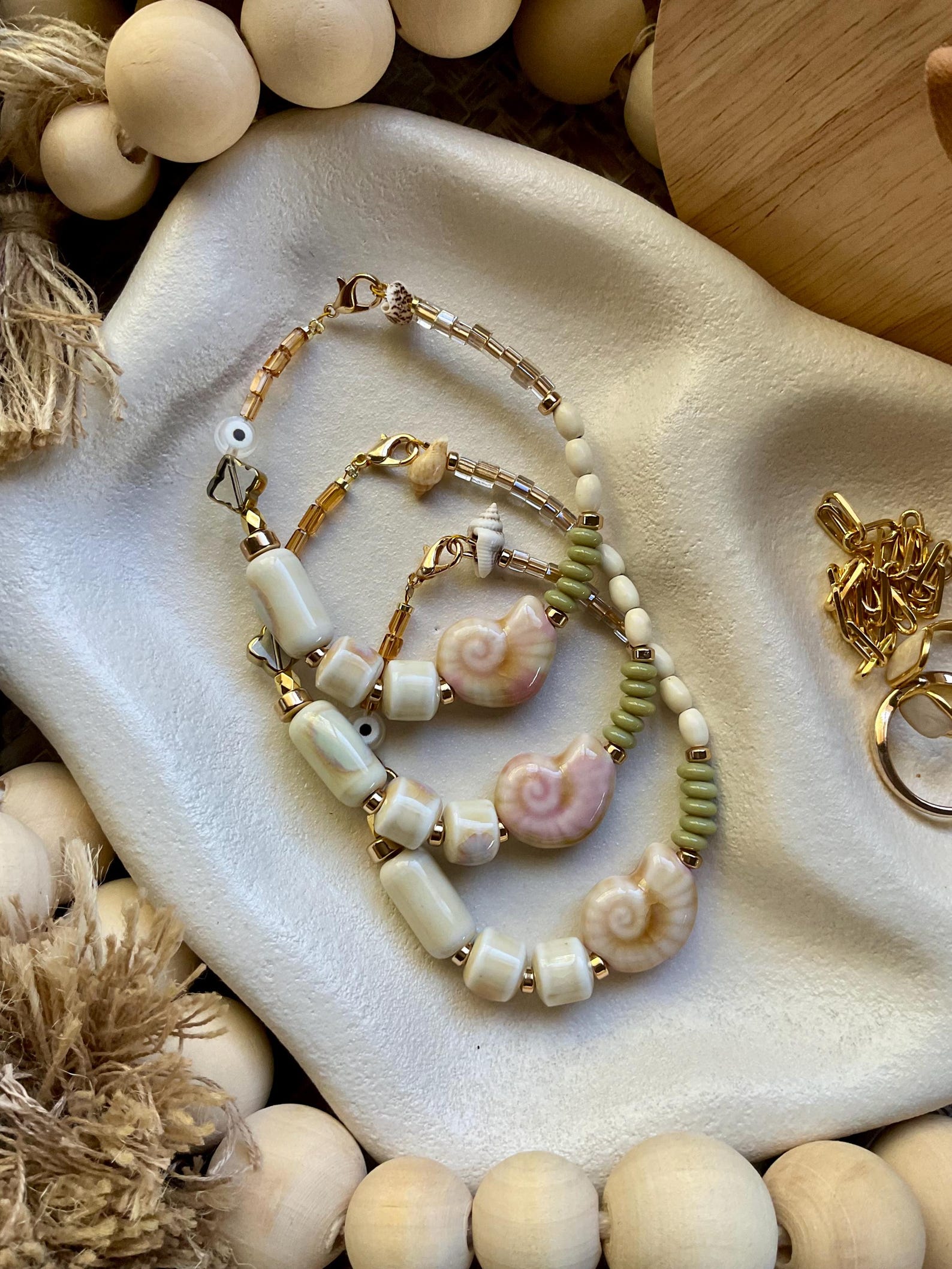 SHELLY Beaded Bracelet, Ceramic Shell Bead, Glass Bead Jewellery ...