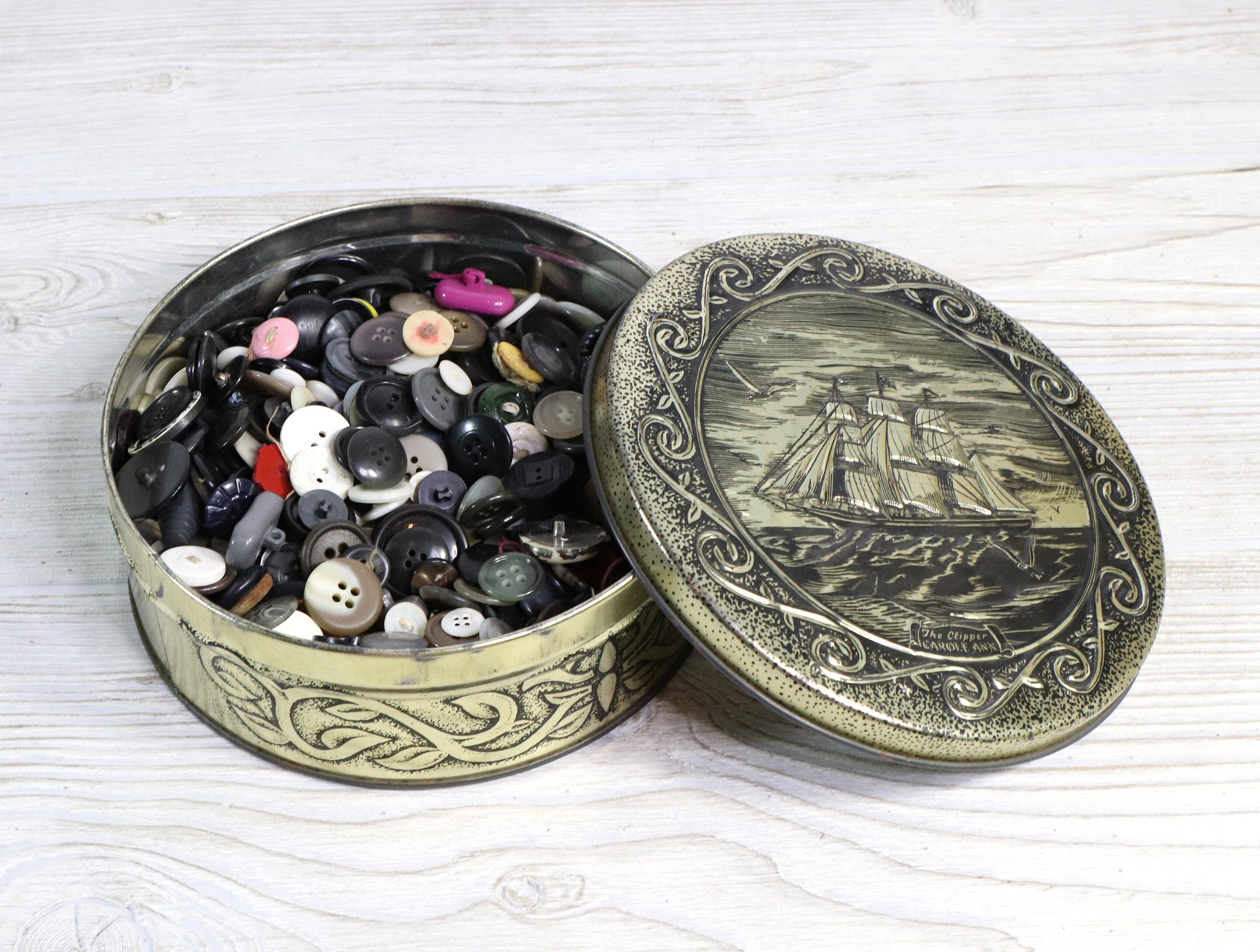 2lb Tin of Vintage Buttons | Etsy