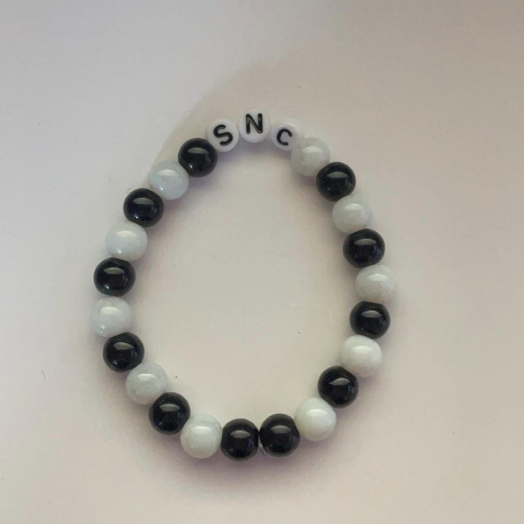 Sam and Colby Black and White Glass Bead Bracelet - Etsy