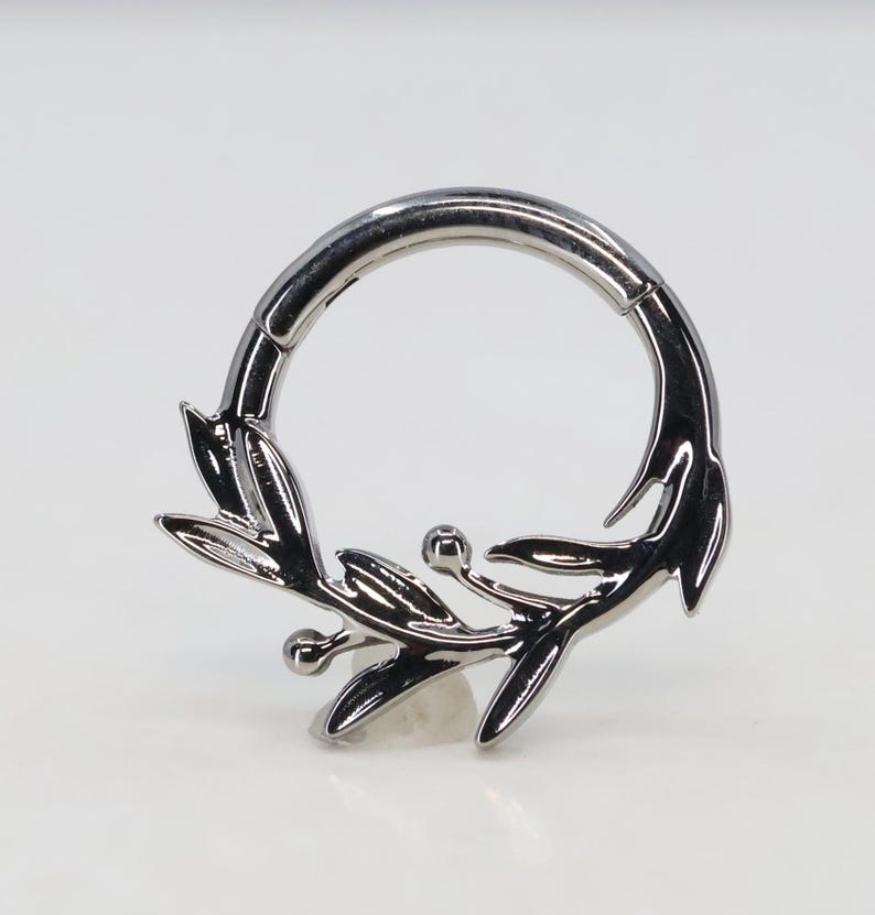 Titanium ASTM F136 (cl118) Laurel, Leaf and Berry Clicker, Hinged Hoop ...
