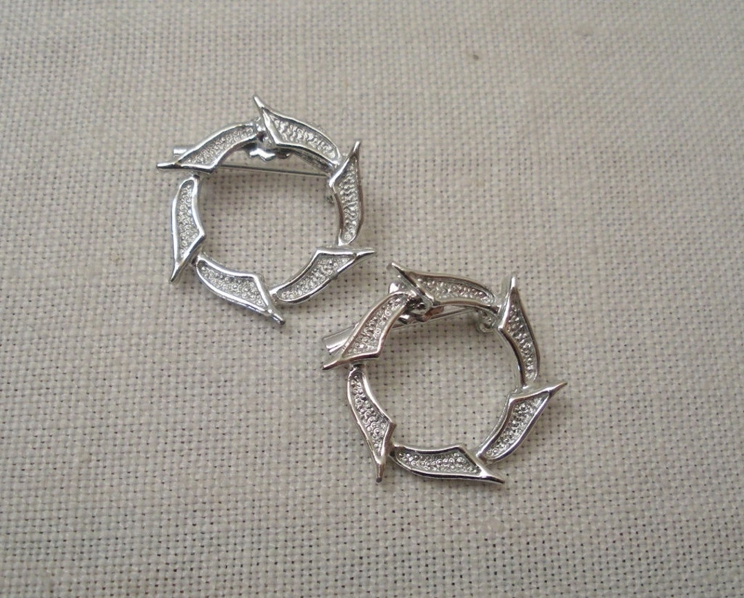 Vintage Pair of Silver Tone Circle Brooch Scatter Pins - Circle Pins - Etsy