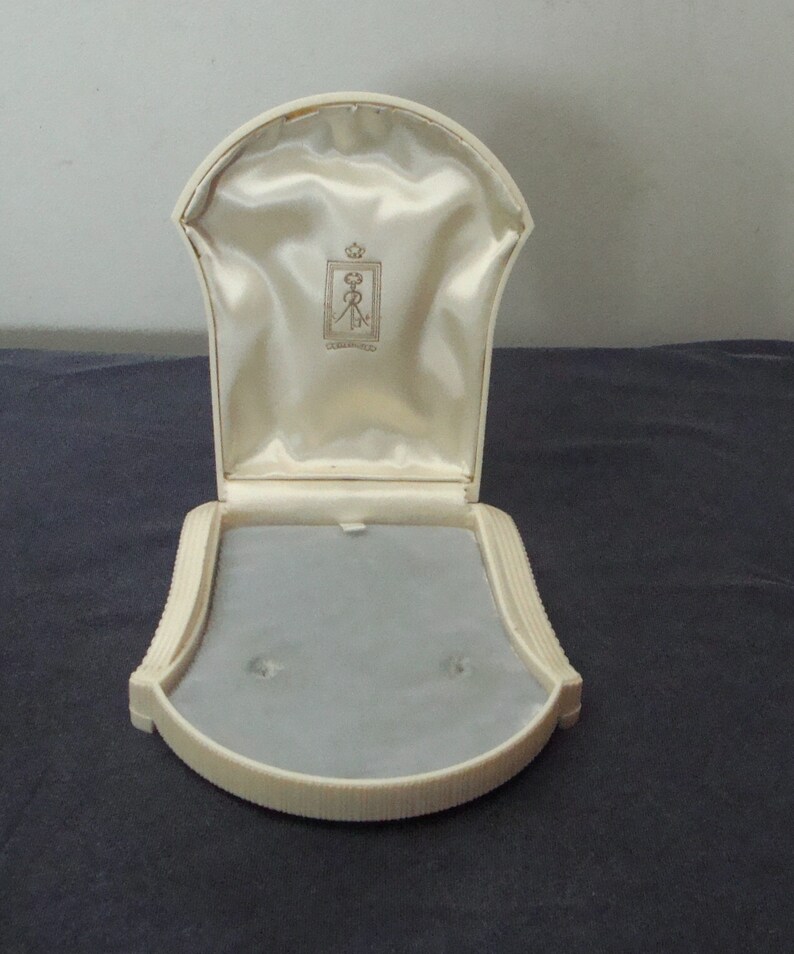 Vintage off White Clam Shell Jewelry Box Braun Crystal Mfg | Etsy