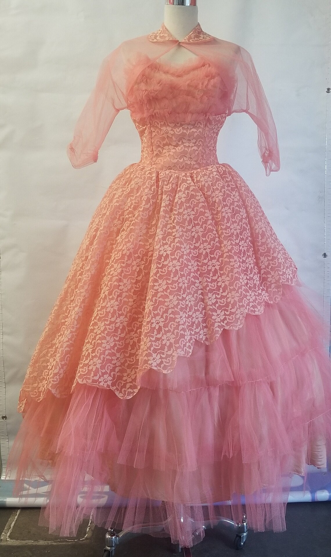 1950s Vintage Coral Lace and Tulle Prom Dress with Shelf Bust | Etsy