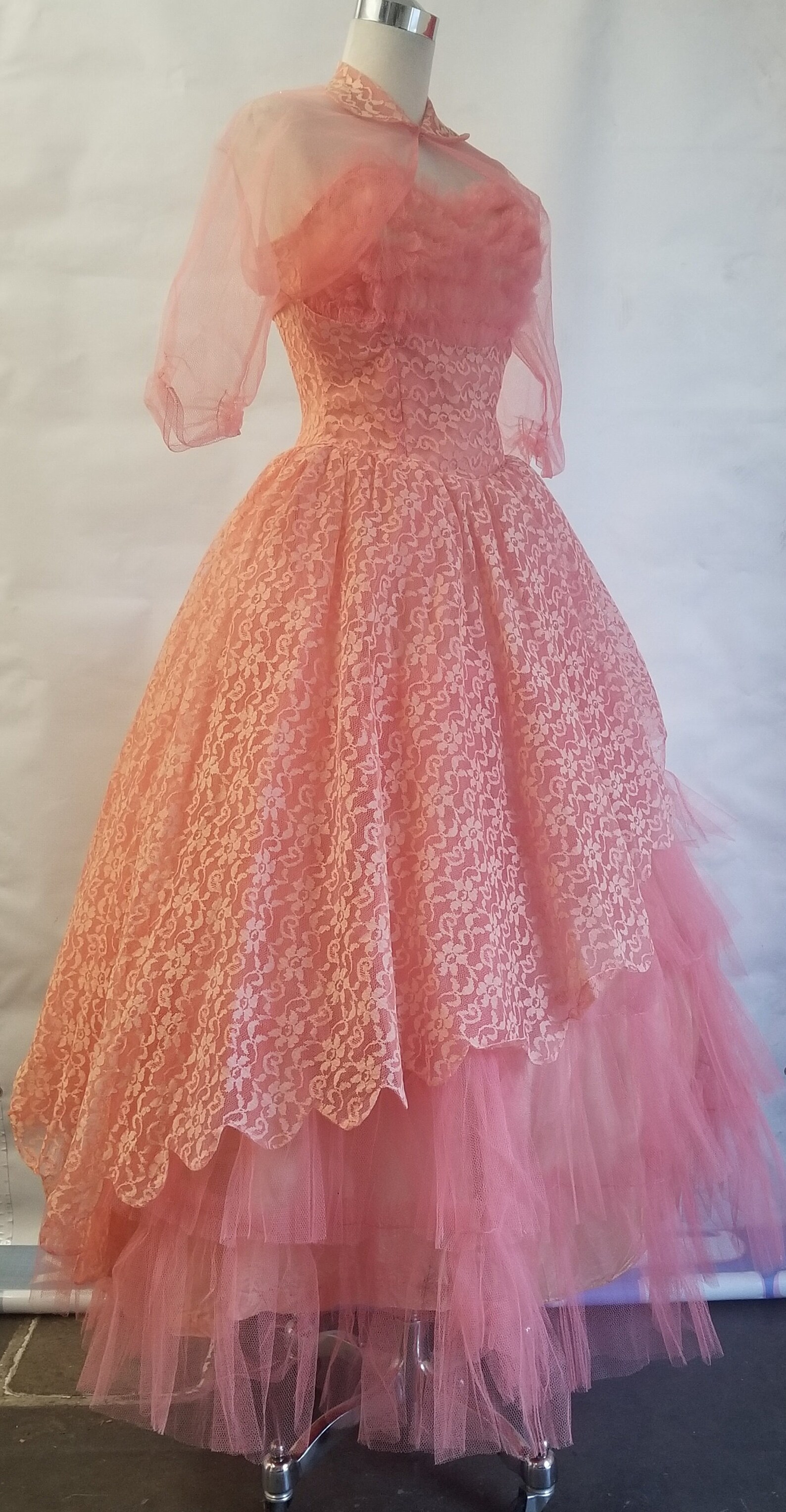 1950s Vintage Coral Lace and Tulle Prom Dress with Shelf Bust | Etsy