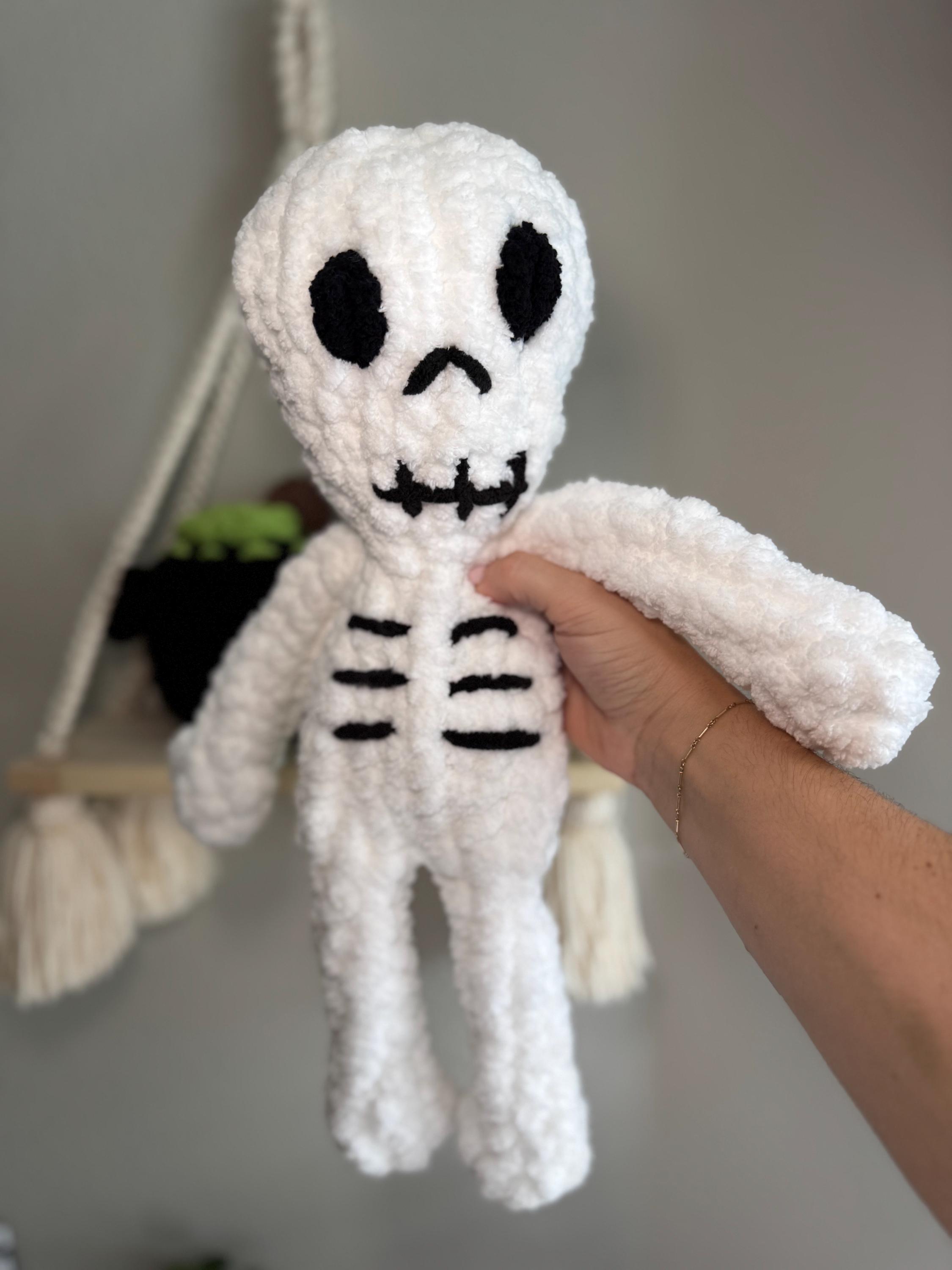 Bones the Skeleton Finger Knit Video/pdf Tutorial, Intermediate Level ...