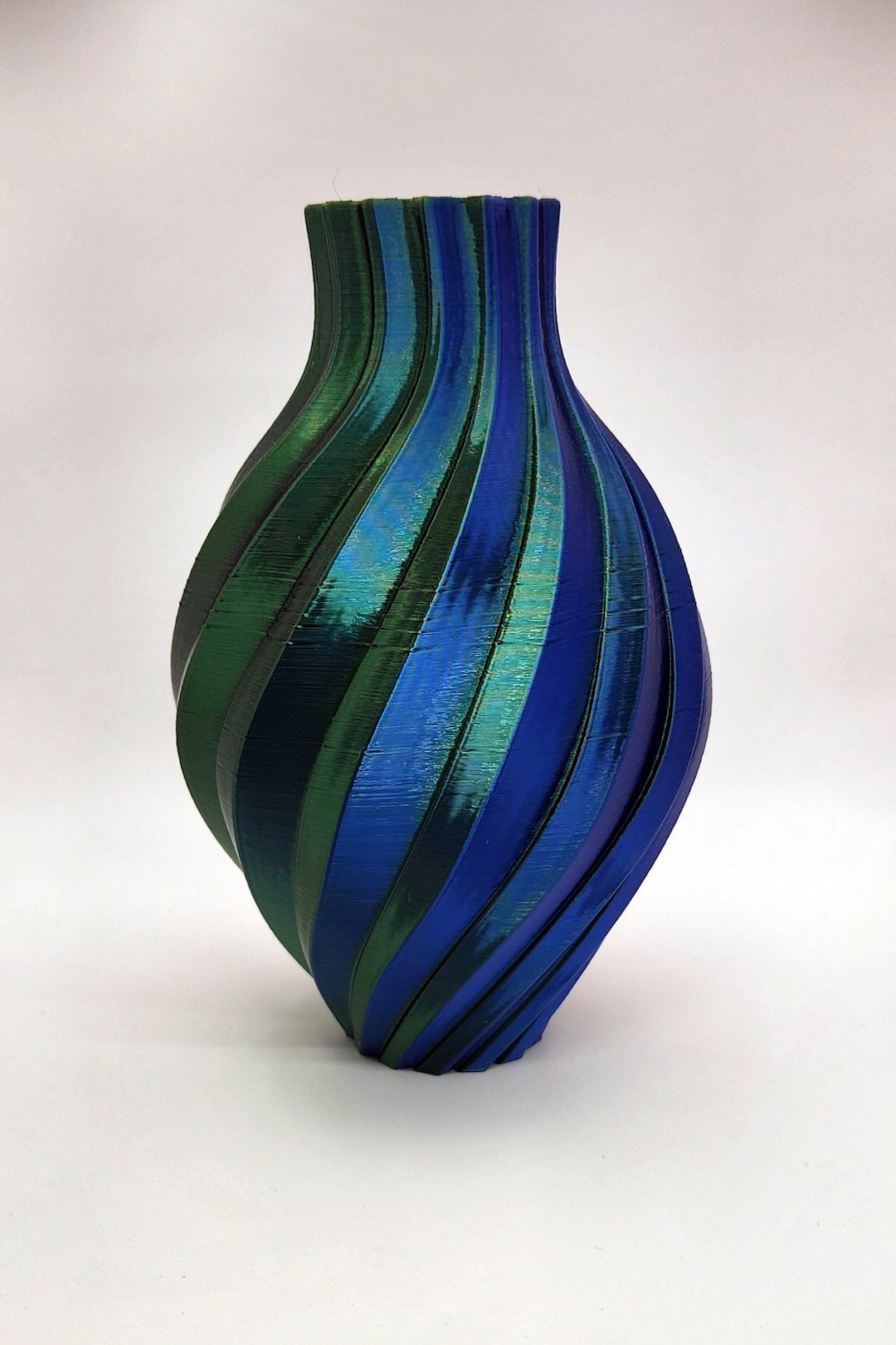 Flux - 3D Printed Color Shift Fluted Twist Vase – Modern Fluted Vase ...