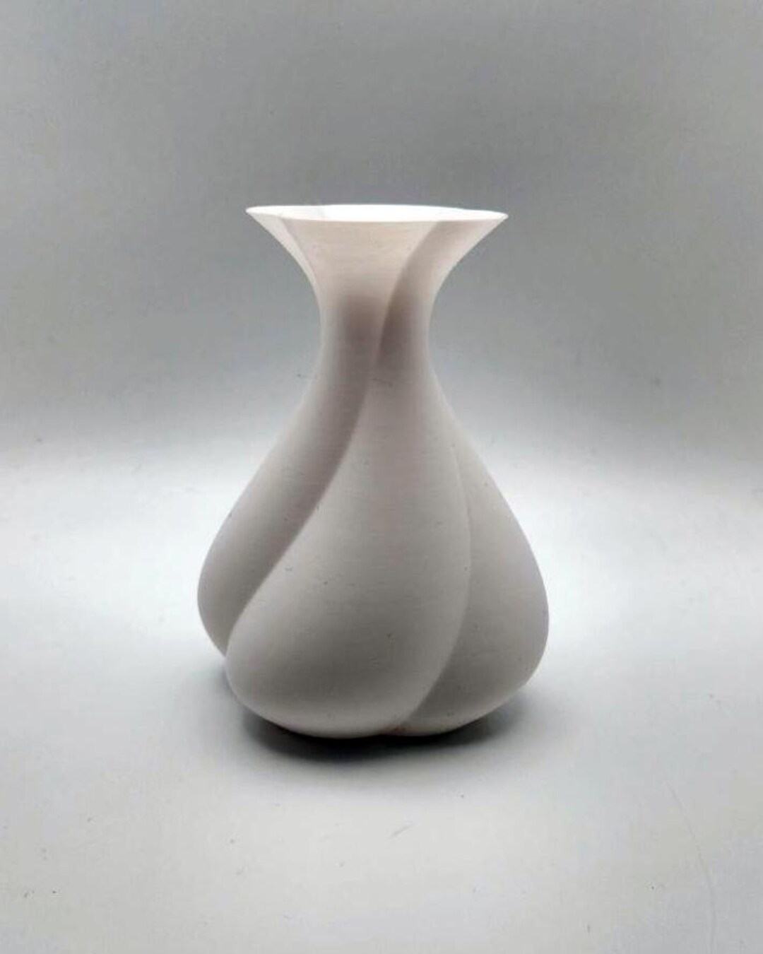 Clover - 3D Printed Fluted Bud Vase – White, Elegant Flowing Design ...