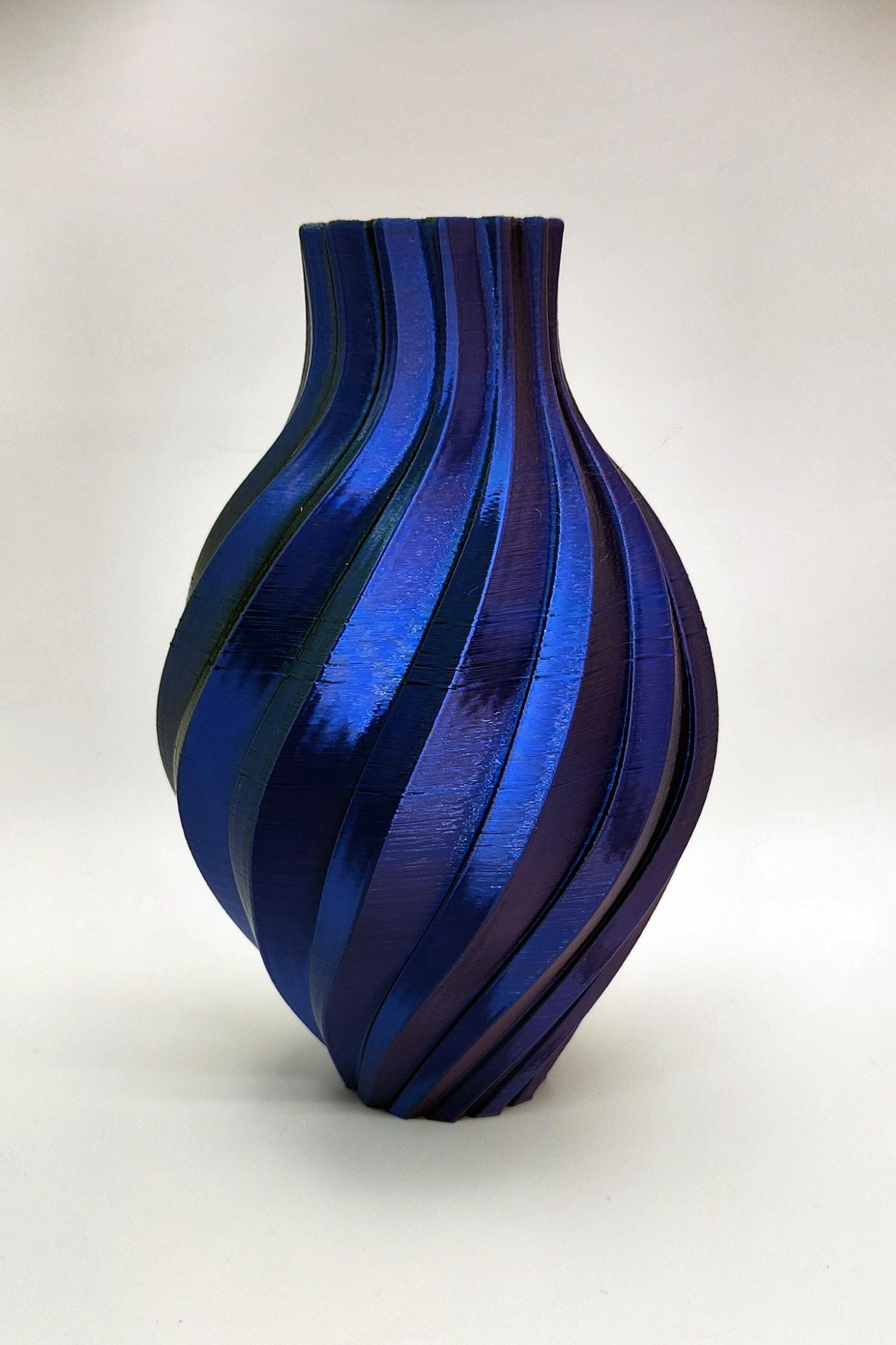 Flux - 3D Printed Color Shift Fluted Twist Vase – Modern Fluted Vase ...