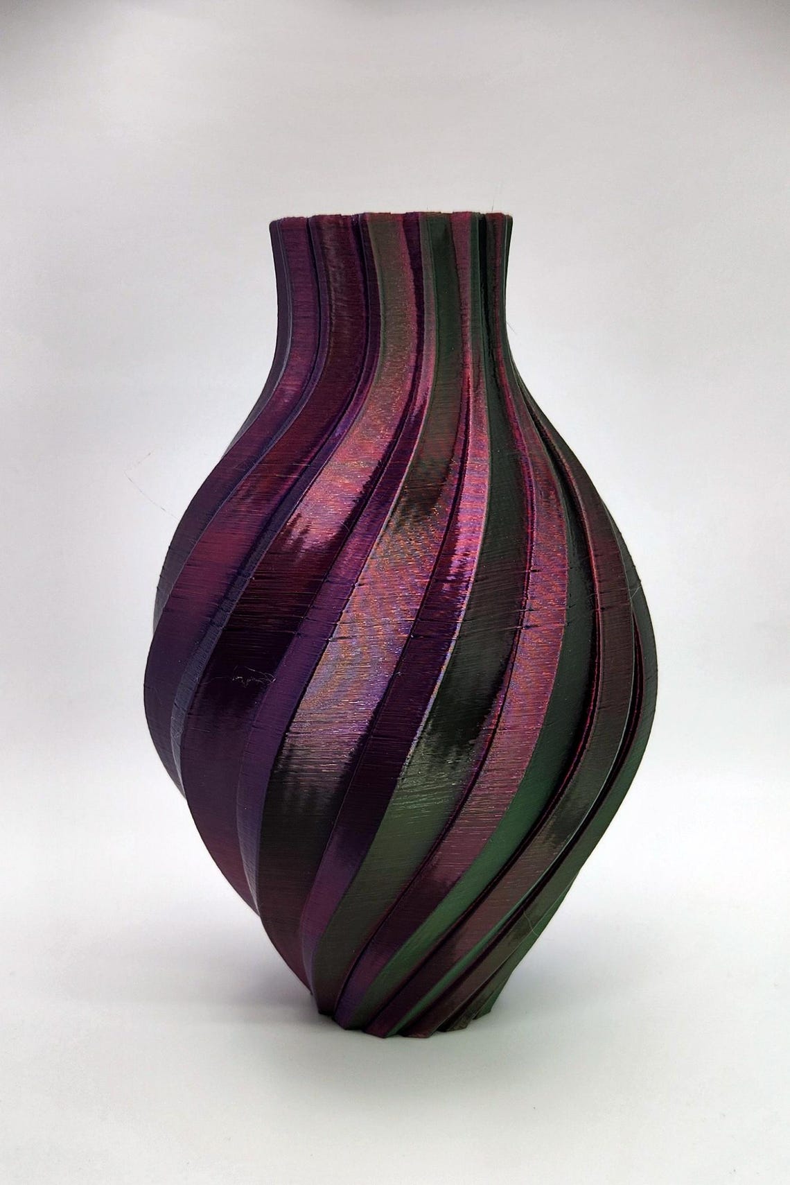Flux - 3D Printed Color Shift Fluted Twist Vase – Modern Fluted Vase ...