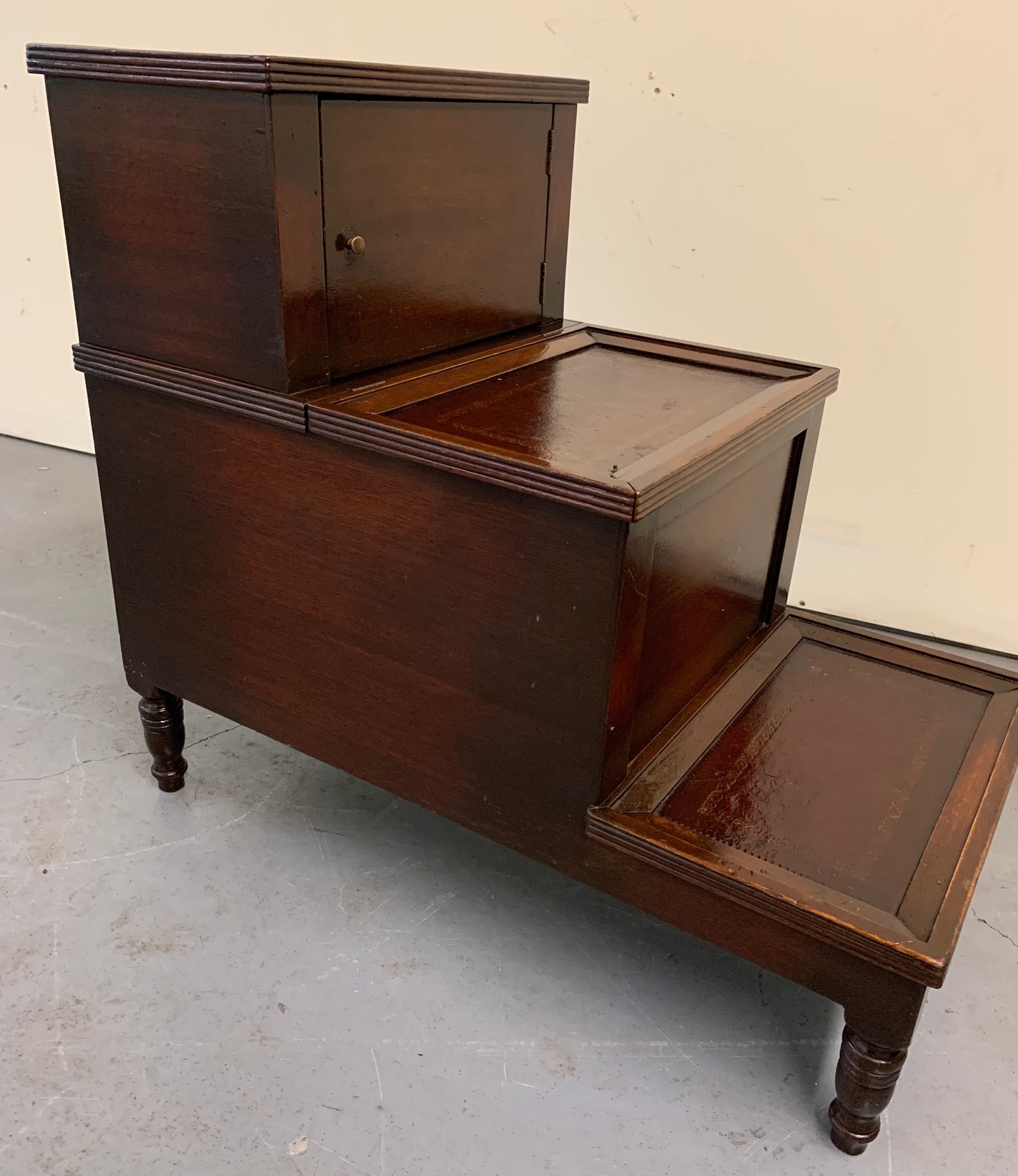 Antique American Sheraton Bed Steps Leather Tops Turned Legs Door 16 ...